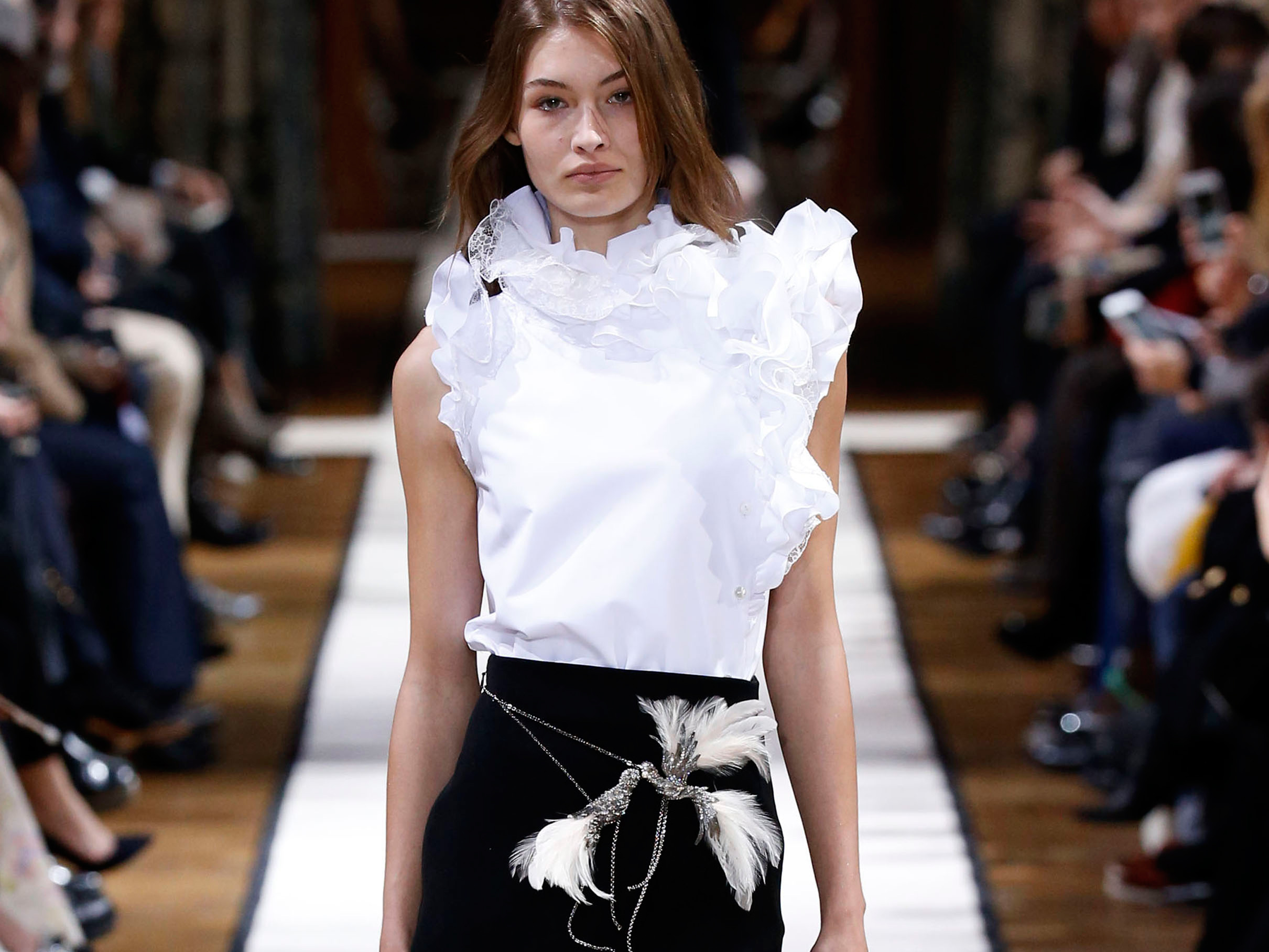Tampil Feminin dan Bersahaja dengan Koleksi Busana dari Lanvin Tampil Feminin dan Bersahaja dengan Koleksi Busana dari Lanvin