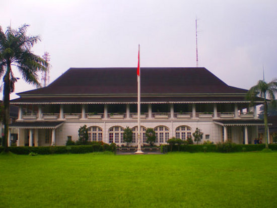 Kantor Pemerintahan Berusia 1 Abad Lebih di Gedung Karesidenan Bogor Kantor Pemerintahan Berusia 1 Abad Lebih di Gedung Karesidenan Bogor