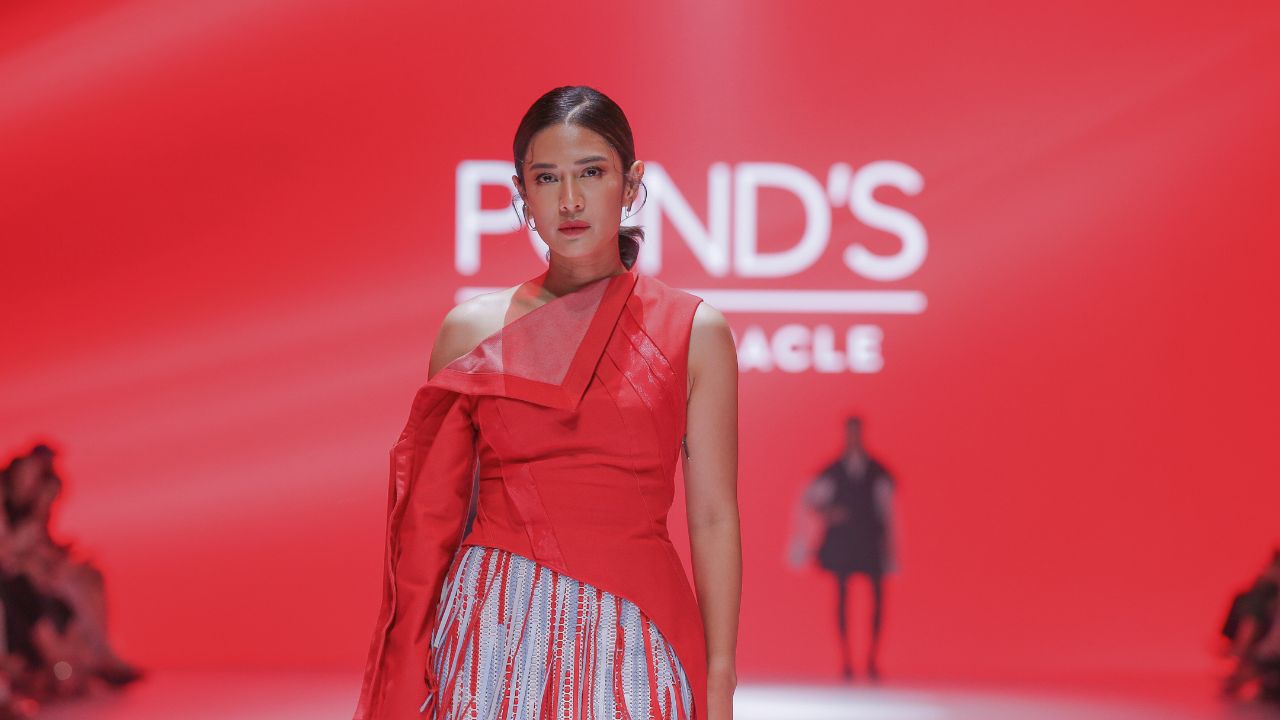 Patahkan Stigma Usia Bersama Pond’s Age Miracle: ‘Miracle Runway’ di JFW 2025 - Dewi Magazine